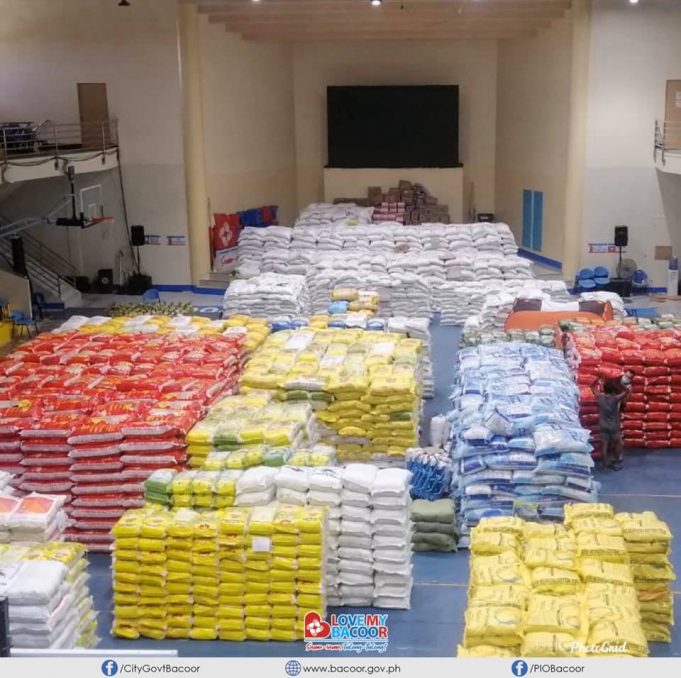 Patuloy ang repacking ng mga relief goods para maisagawa na ang ... Patuloy ang repacking ng mga relief goods para maisagawa na ang ...